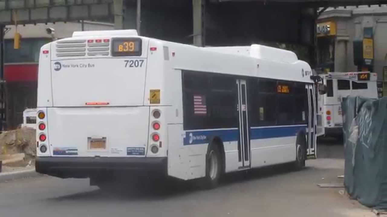 2015 New Flyer XD40 #7207 on the B39 at the Williamsburg Bridge Plaza ...