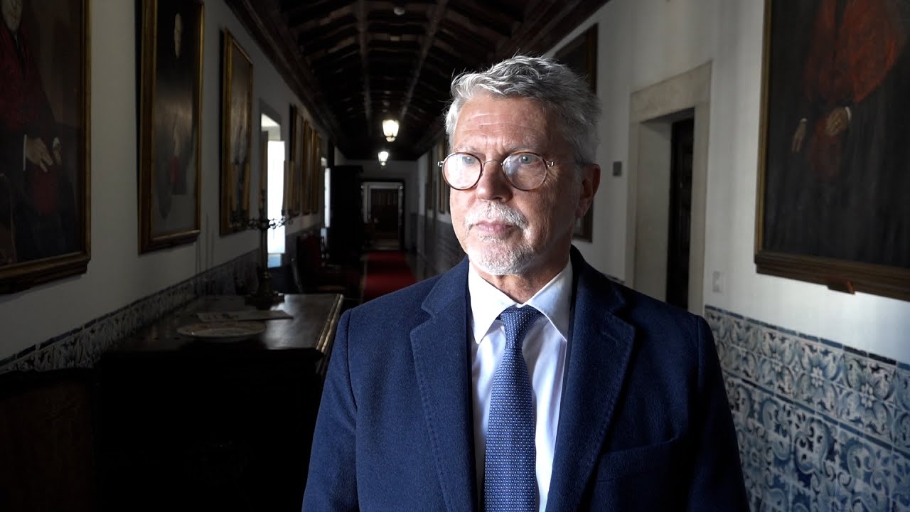 Carlos Robalo Cordeiro é reconduzido ao cargo de diretor da FMUC - YouTube