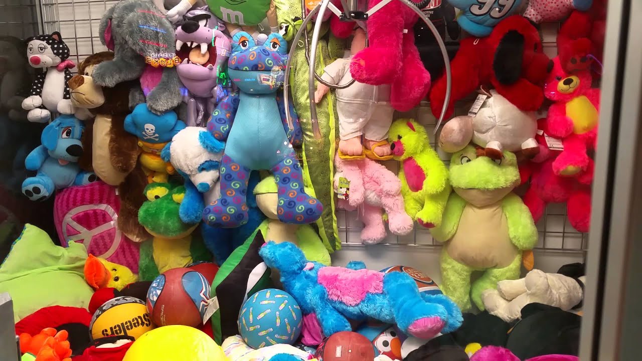 Claw machine master wins again at Dave and Busters - YouTube