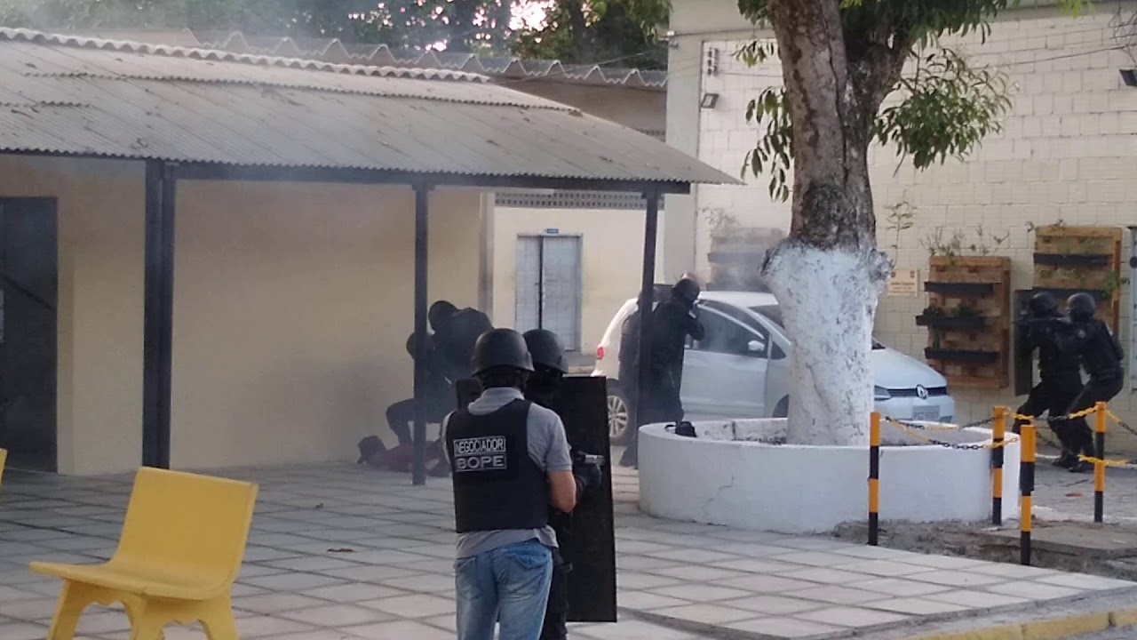 APRESENTAÇÃO DO BOPE NO CFAP PMPE, PARTE DE ENCENAÇÃO - YouTube