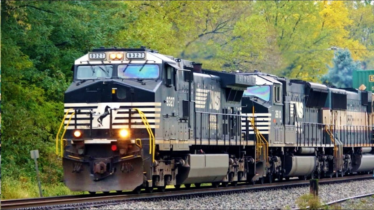 Ex BNSF Executive Unit On Norfolk Southern Train 4K - YouTube