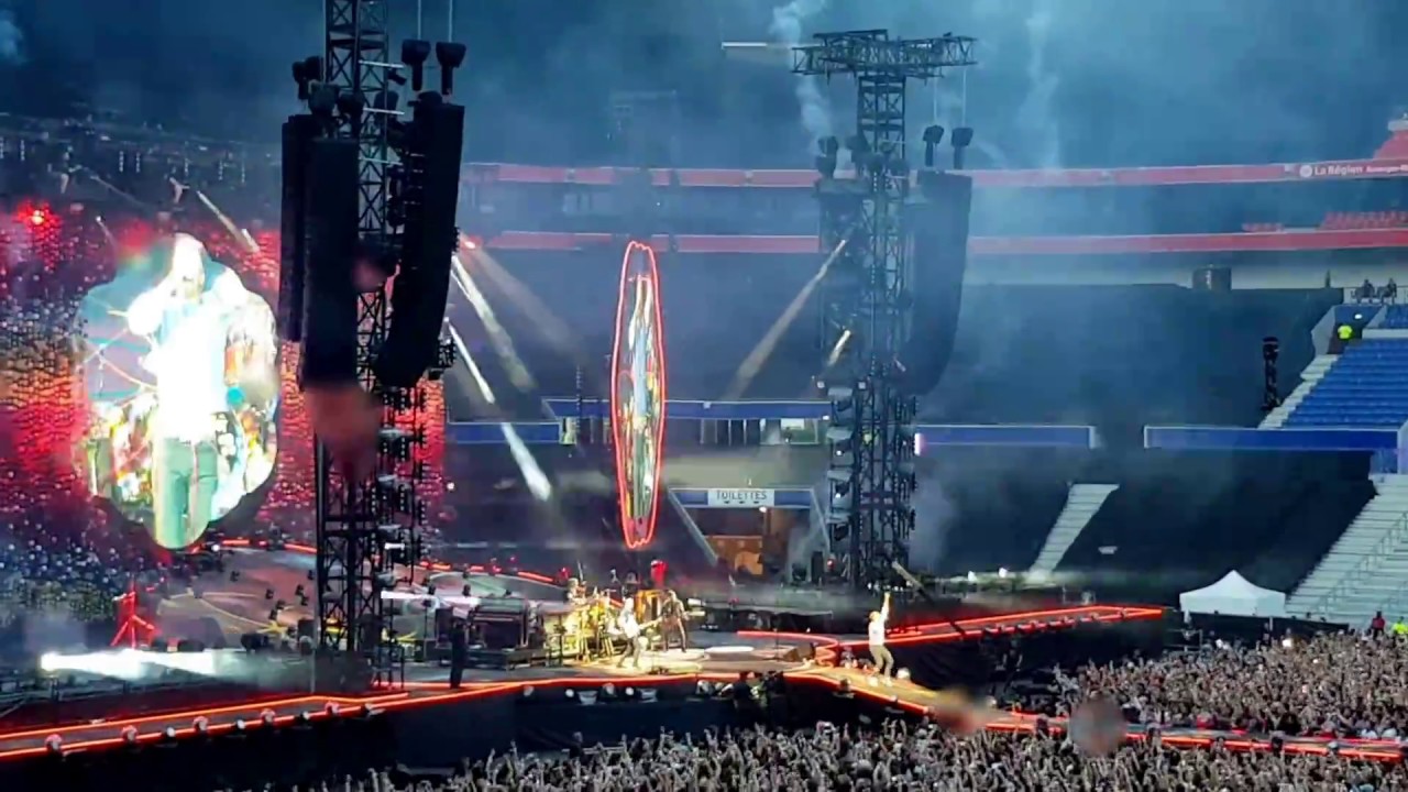 ColdPlay – Live – Lyon 2017 – Intro A Head Full of Dreams - YouTube