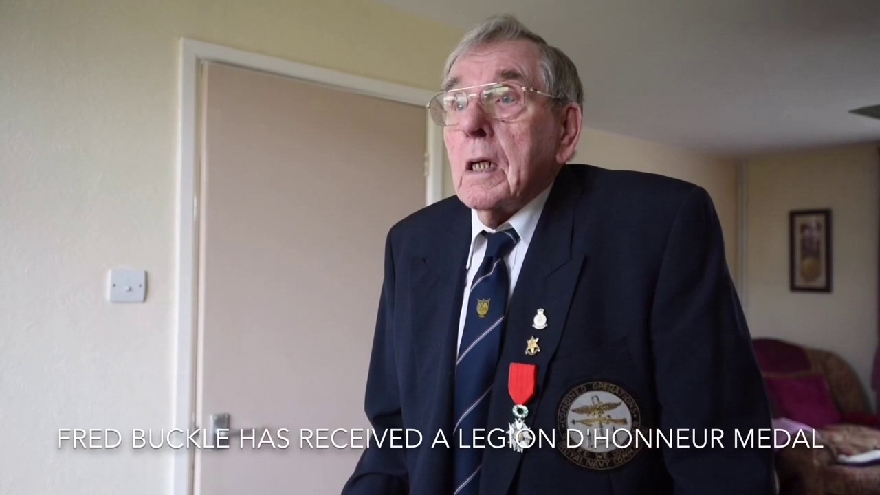 Fred Buckle has received a Legion d'Honneur medals - YouTube