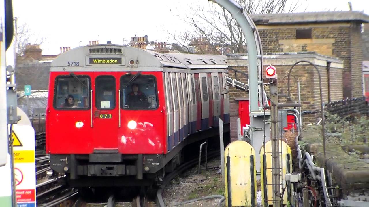 C77 stock 5718 at Putney Bridge - YouTube