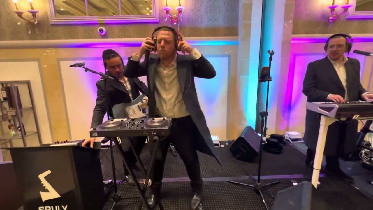 Wedding Dance with Sruly Green and Sruly Singer - JewishTidbits