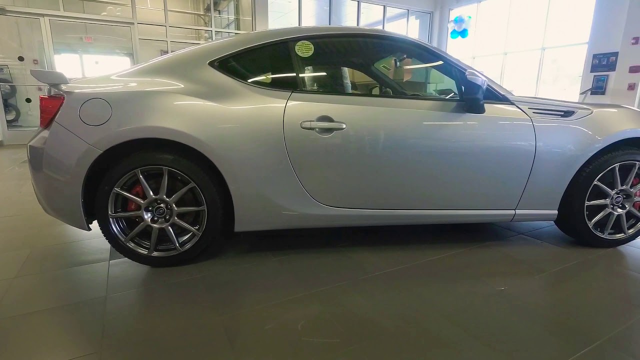 2018 Subaru BRZ into the snow - YouTube