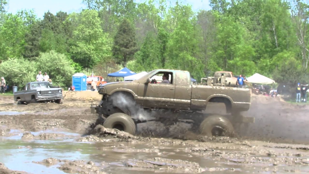 Big GMC 4x4 Mudding At Waterman Bog In Vassar - YouTube