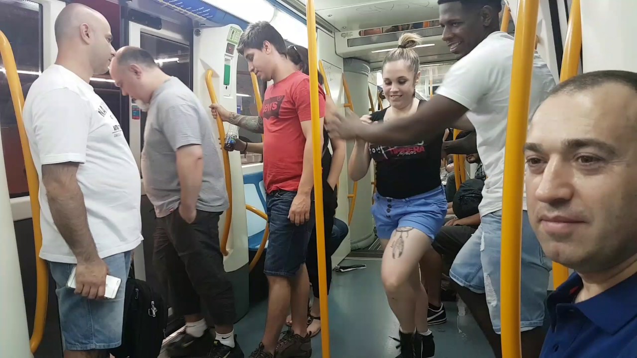 Salsa #Cubana metro de Madrid. - YouTube
