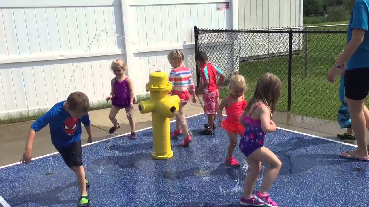 Splash Pad Fun! - YouTube