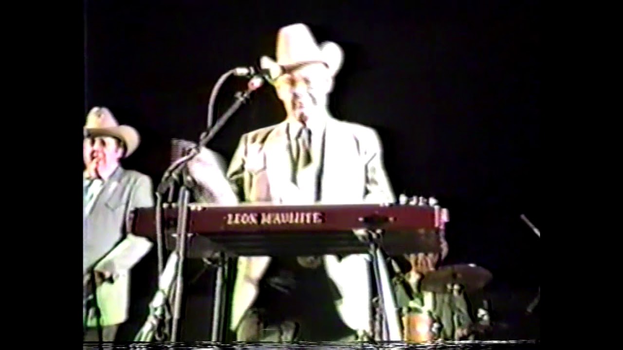 Eldon Shamblin - Silver Bells - YouTube