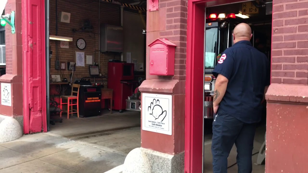 Chicago Fire Engine 74 Leaving Quarters + Eng 81 Bonus - YouTube