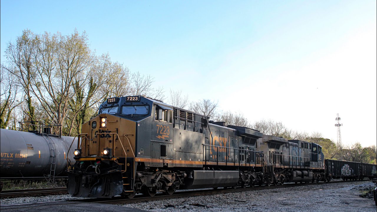 CSX CM44AC 7223 leads CSX M692 at Spartanburg - YouTube