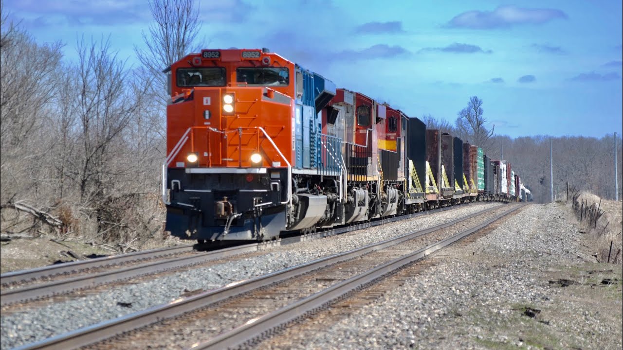 CN 8952 (EMD SD70M-2 GTW HU) Leads CN Train M397 On The Flint ...