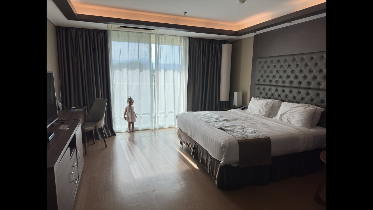 Xenia Hotel Clark in Pampanga - Deluxe King Room Tour 2023 - YouTube