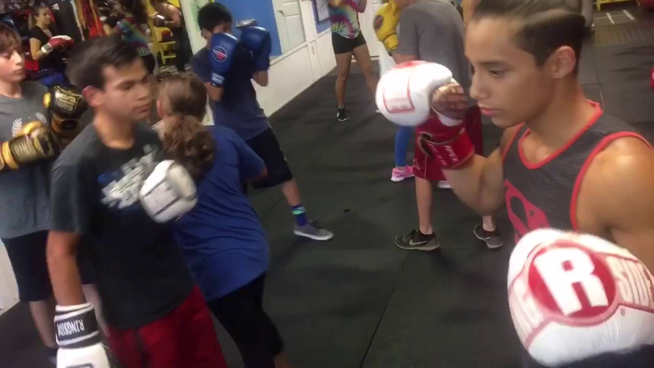 How we teach our kids and to box at Elite Boxing Gym - YouTube