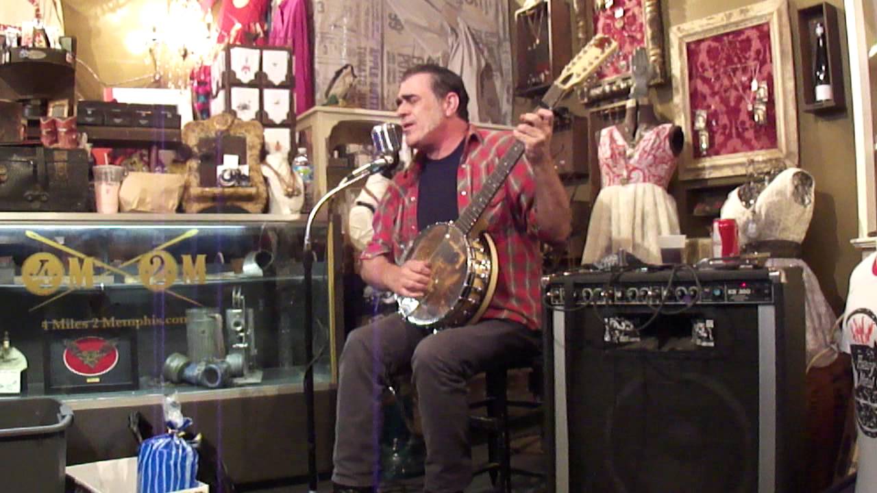Soda Gardocki live at Danielle Colby's store "4 miles 2 memphis" - YouTube
