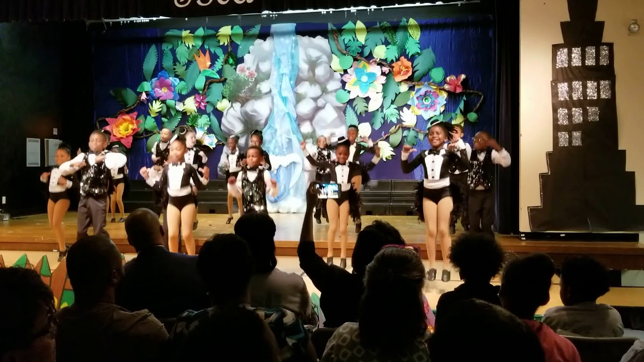 2018 FHAE Spring production - "Madagascar" - YouTube