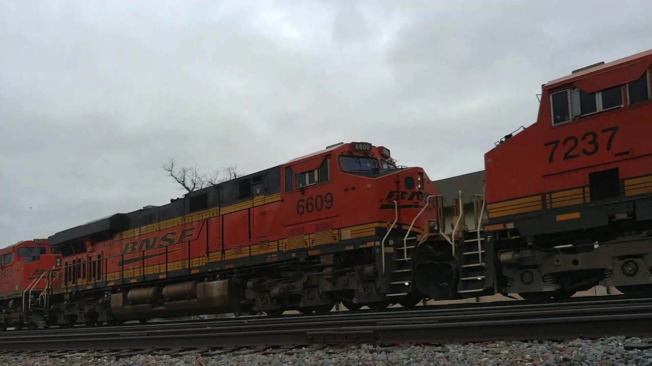 BNSF 7618 West in Coal City, IL 3/20/20 - YouTube