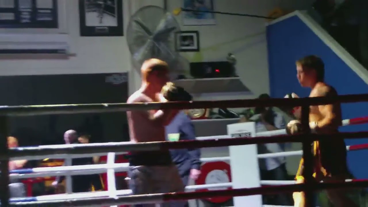 Kyle Brumby vs Daniel cronin - YouTube