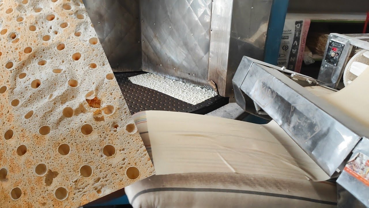 Crazy baker sells 10000 lavash a day😲 Amazing bakery machine Baking ...