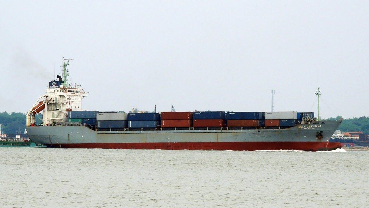 MERATUS KUPANG, Container Ship @ Madura Strait | 08-12-2018 - YouTube