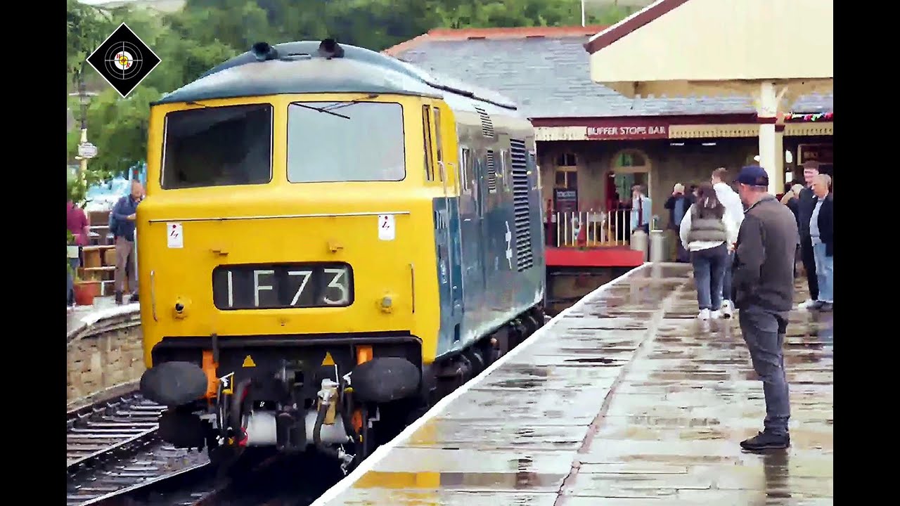 Hymek D7076 runs round @ Rawtenstall, 30/6/23 - YouTube