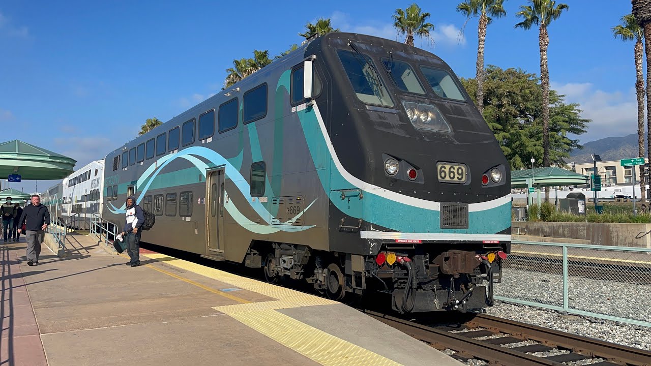 Metrolink - M212 at Burbank - 12/28/2022 - YouTube