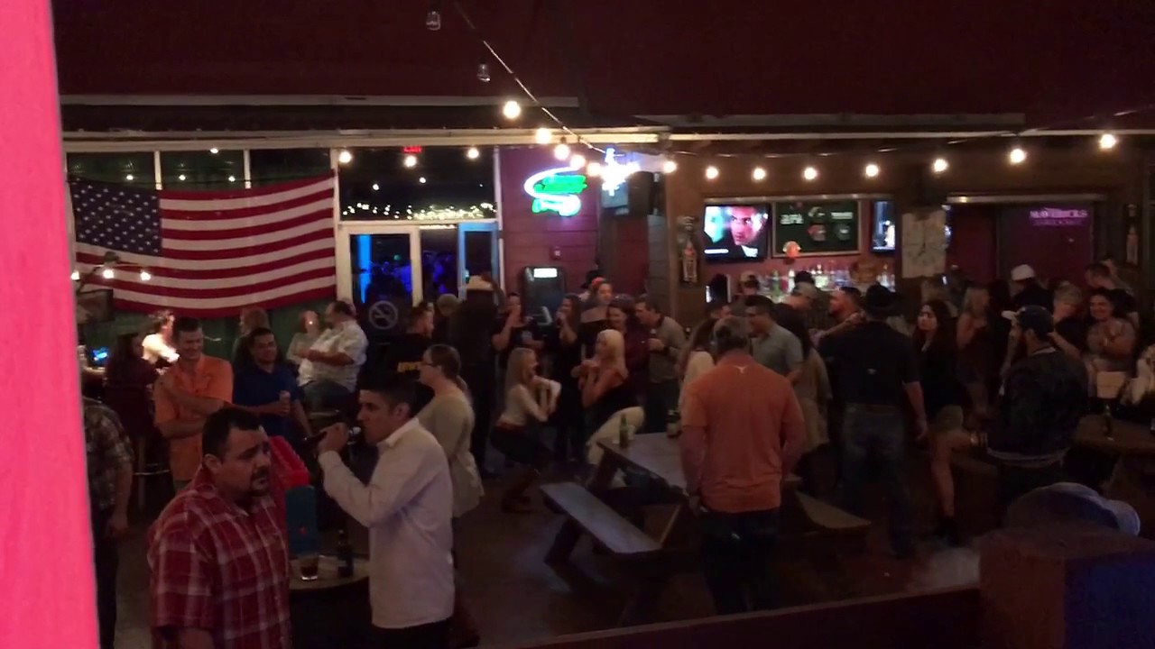 DJ Kavika @ Mavericks Dance Hall Patio - YouTube