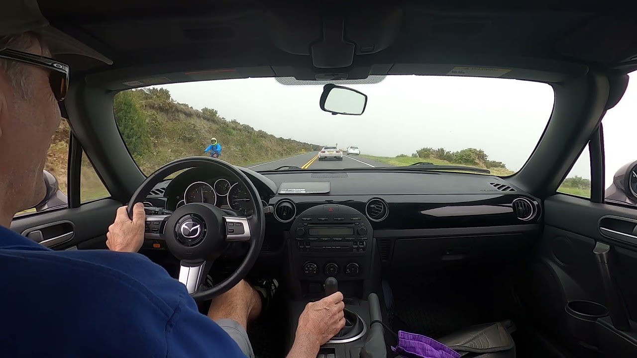 4/2/21 MauiRoads Miata vs Ferrari :) - YouTube