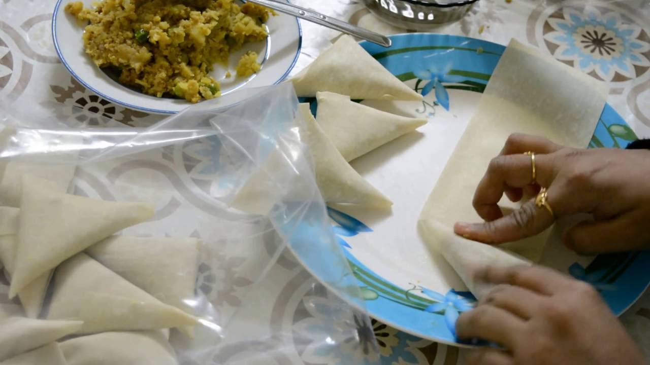 How to Wrap a samoosa !! - YouTube