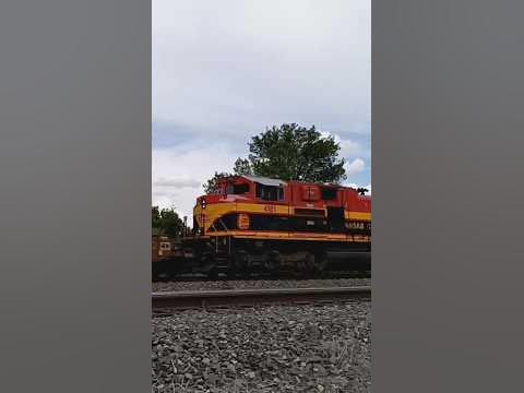 KCS SD70ACE 4181 as a mid train dpu in Kuna! - YouTube