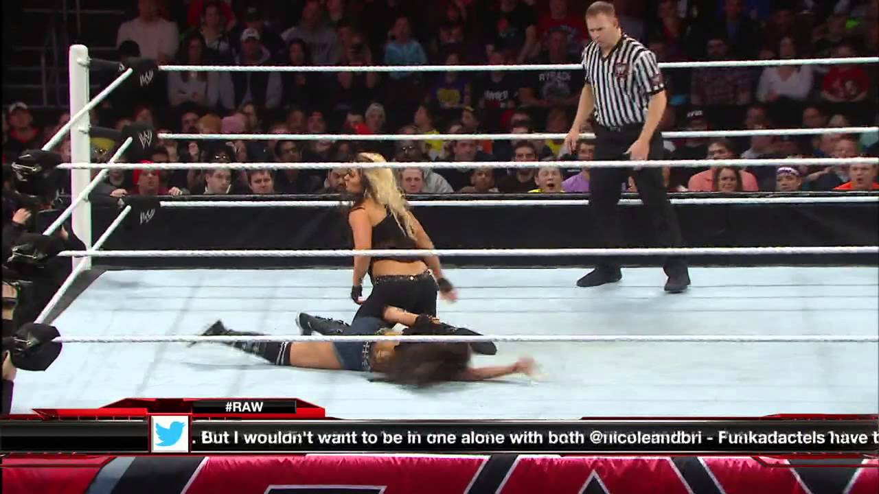 Kaitlyn vs. AJ Lee: Raw, March 25, 2013 - YouTube