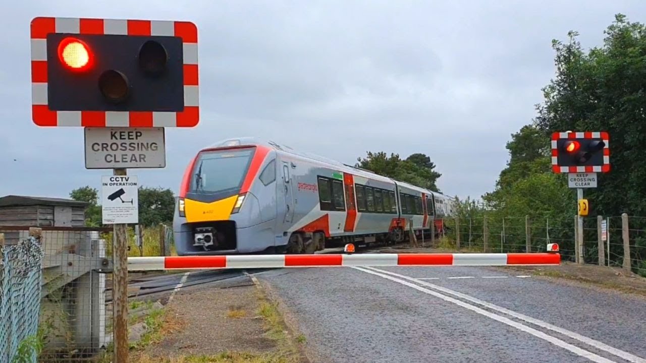 Woodditton Level Crossing, Suffolk - YouTube