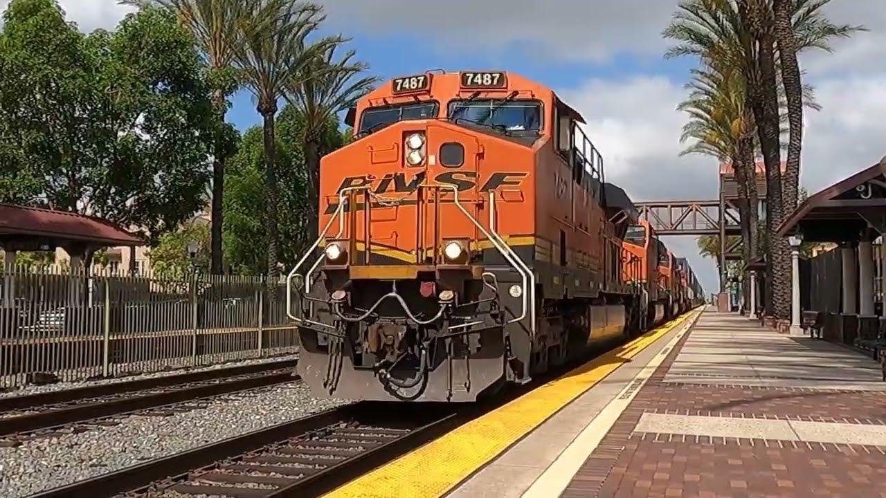 Southern California Freight Train（7487 7835 7405 709） - YouTube
