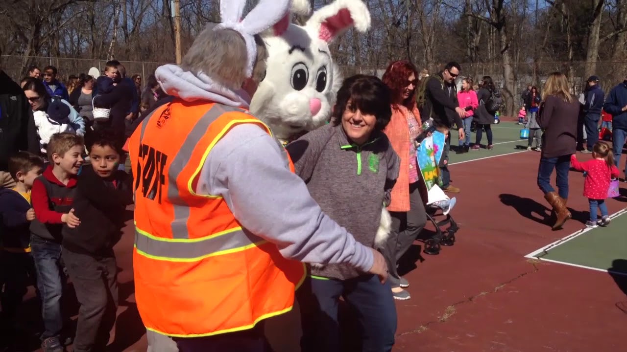West Springfield hosted their annual Easter Egg Hunt - YouTube