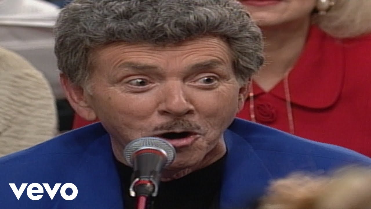Bill & Gloria Gaither - That Old-Time Preacher Man (Live) - YouTube