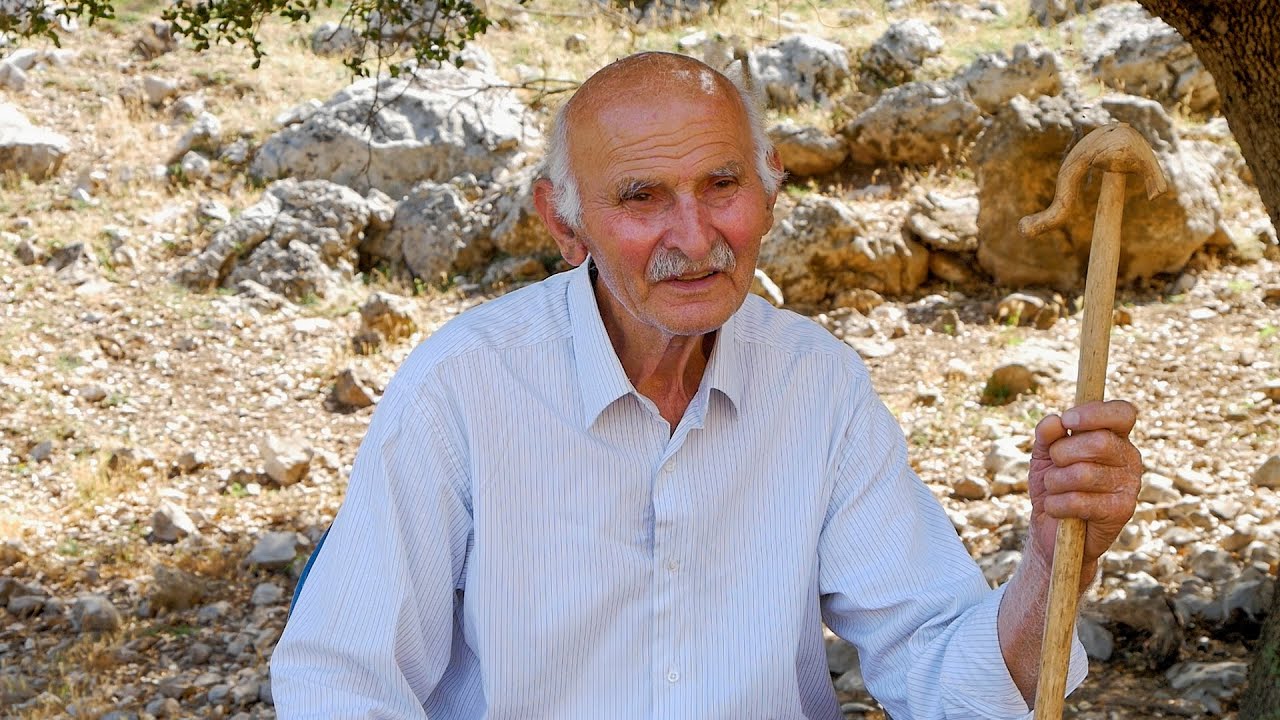 Η ιστορία του παππού Κώστα και η αγάπη του για την κτηνοτροφία - YouTube