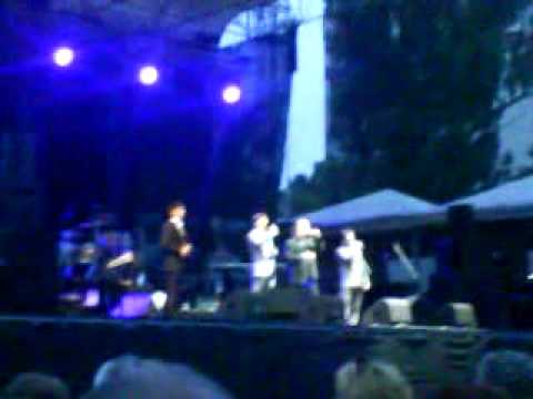 Marius Iosif Todea la Concert Julio Iglesias... - YouTube