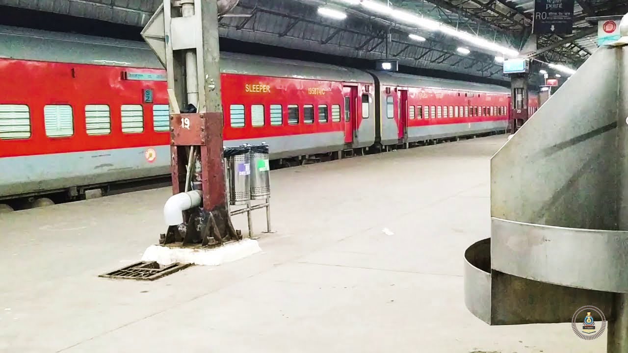 WAP7 POWERING #20806 NEW DELHI VISAKHAPATNAM AP EXPRESS MASSIVE ONBOARD ...