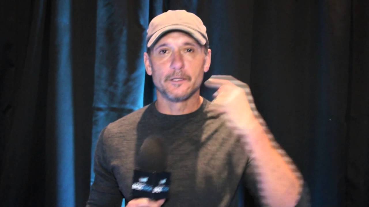 Tim McGraw's 'Selfie Interview' At ACMs 2016! - YouTube