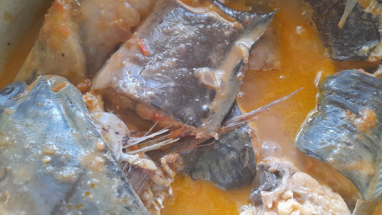HOW TO PREPARE FRESH CAT FISH//NO DEEP FRYING// #AFRICANCOOKING - YouTube
