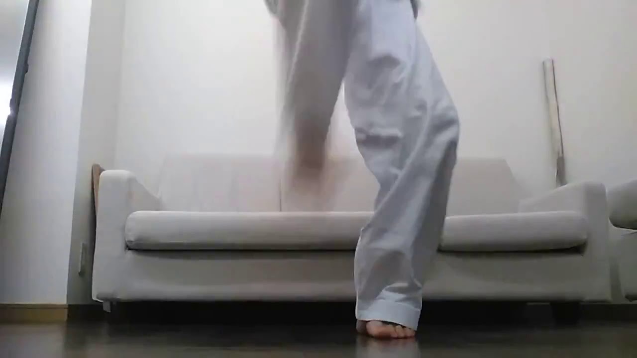 Bending and stretching kick of a basic training 屈伸蹴り - YouTube