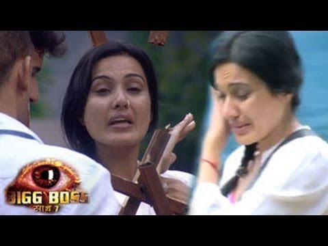 Bigg Boss 7 Kamya BREAKSDOWN & CRIES in Bigg Boss 7 14th October 2013 ...