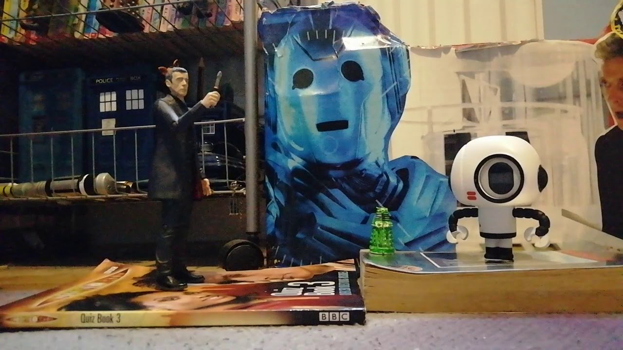 Neon dalek clash ROUND 4 (SEMI FINALS) the 12th doctor vs Bobert - YouTube