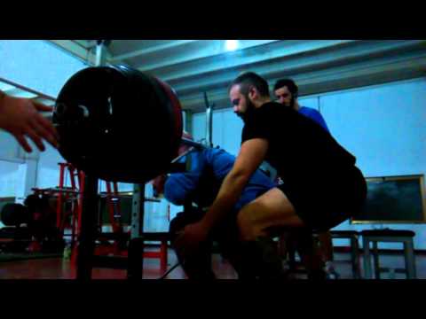 squat solo fasce kg 275, panca raw kg 205 non chiusi