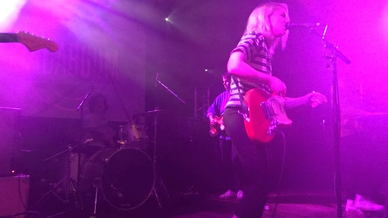 "Archie, Marry Me", Alvvays - Paris, Février 2015 - YouTube