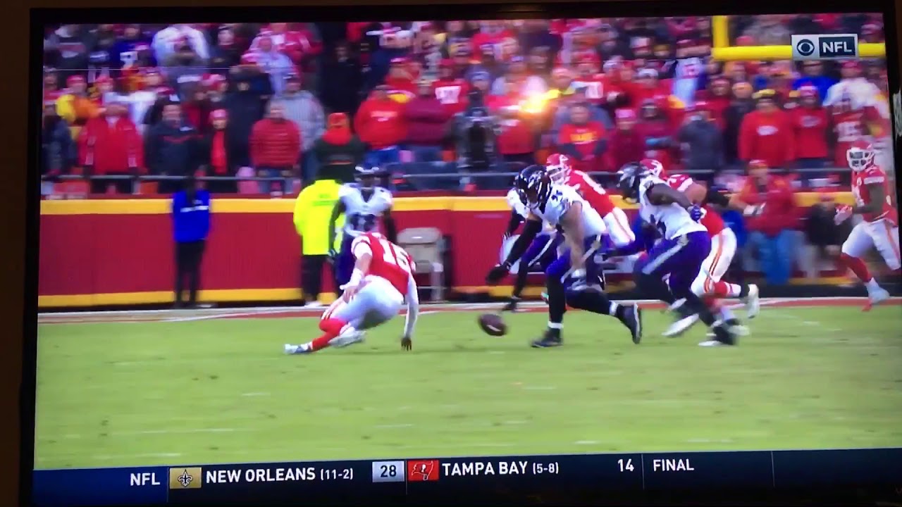 Patrick Mahomes wierd fumble - YouTube