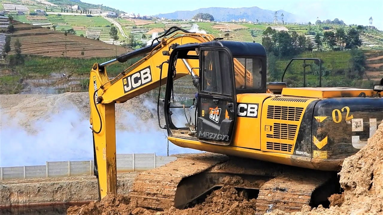 JCB JS205 Excavator Sloping Dirt On The Hill - YouTube