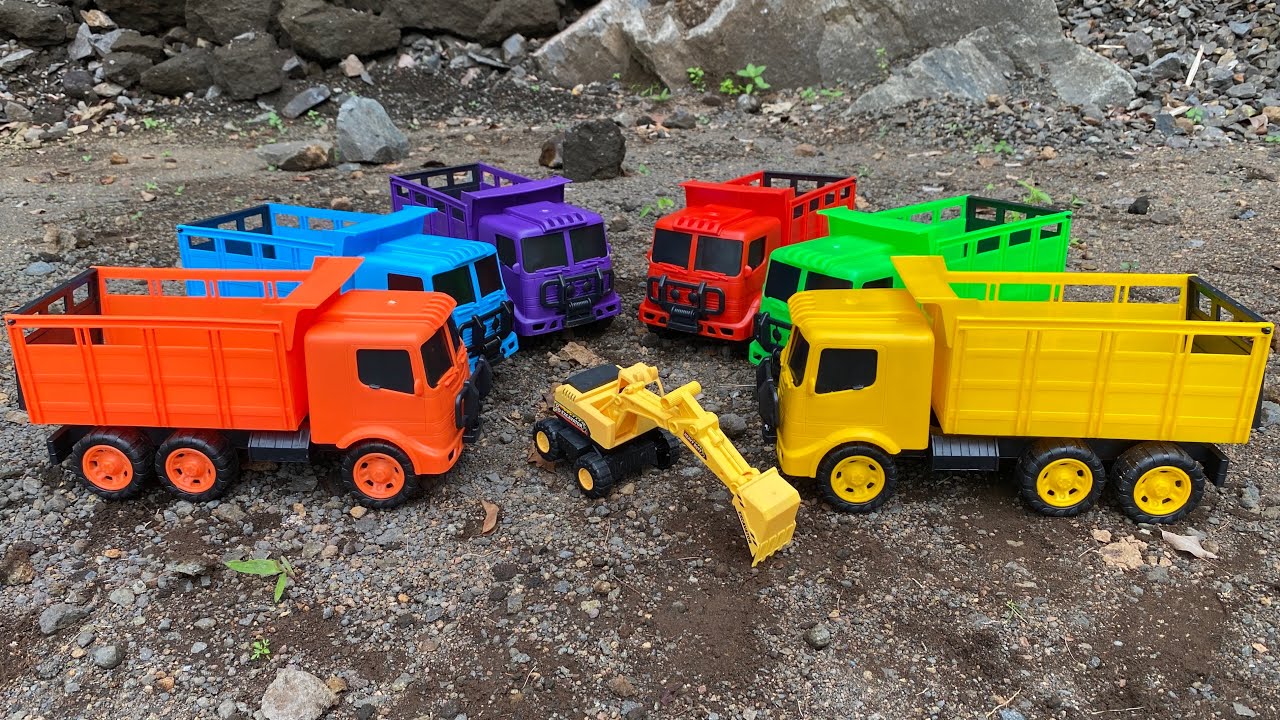 Mobil Truk Tronton Panjang Tayo Penuh Mobil Mobilan, Bulldozer ...