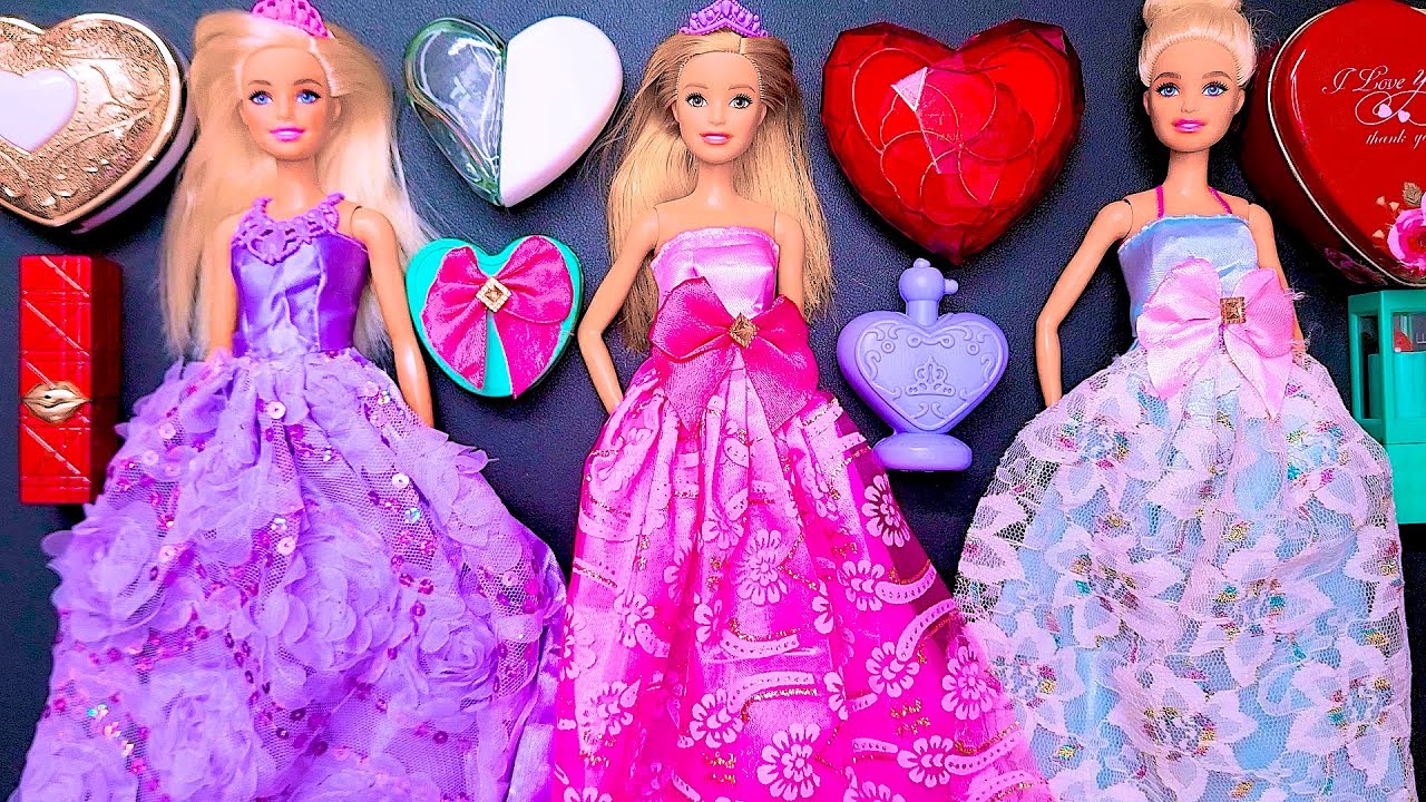 Decorating NEW Kitchen For CHRISTMAS + Making Barbie Doll Baked Goods Barbie Doll Holiday Haul ...